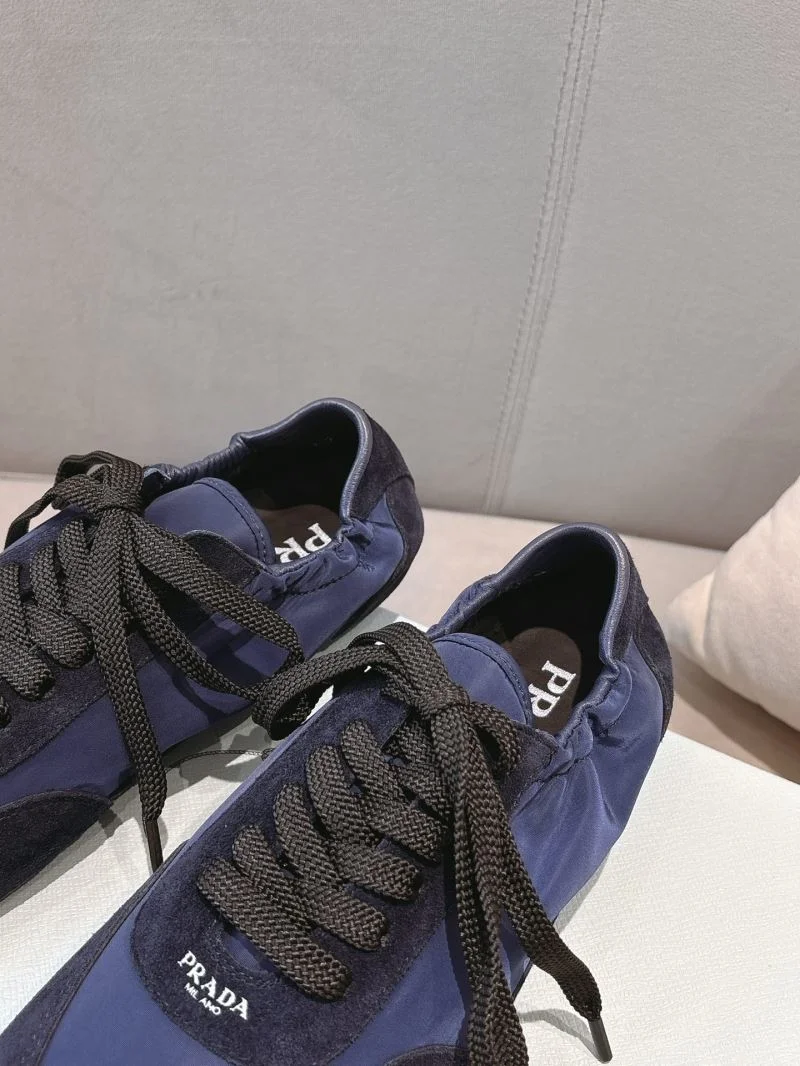 Top mirror Prada Low Shoes
