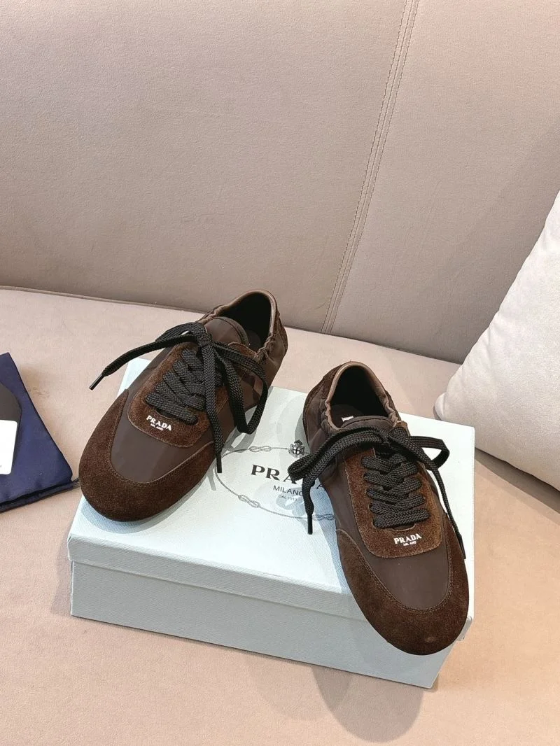 Top mirror Prada Low Shoes