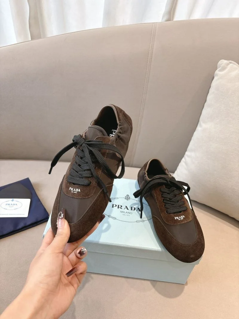 Top mirror Prada Low Shoes