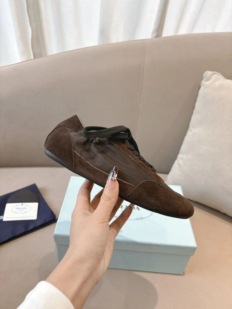 Top mirror Prada Low Shoes