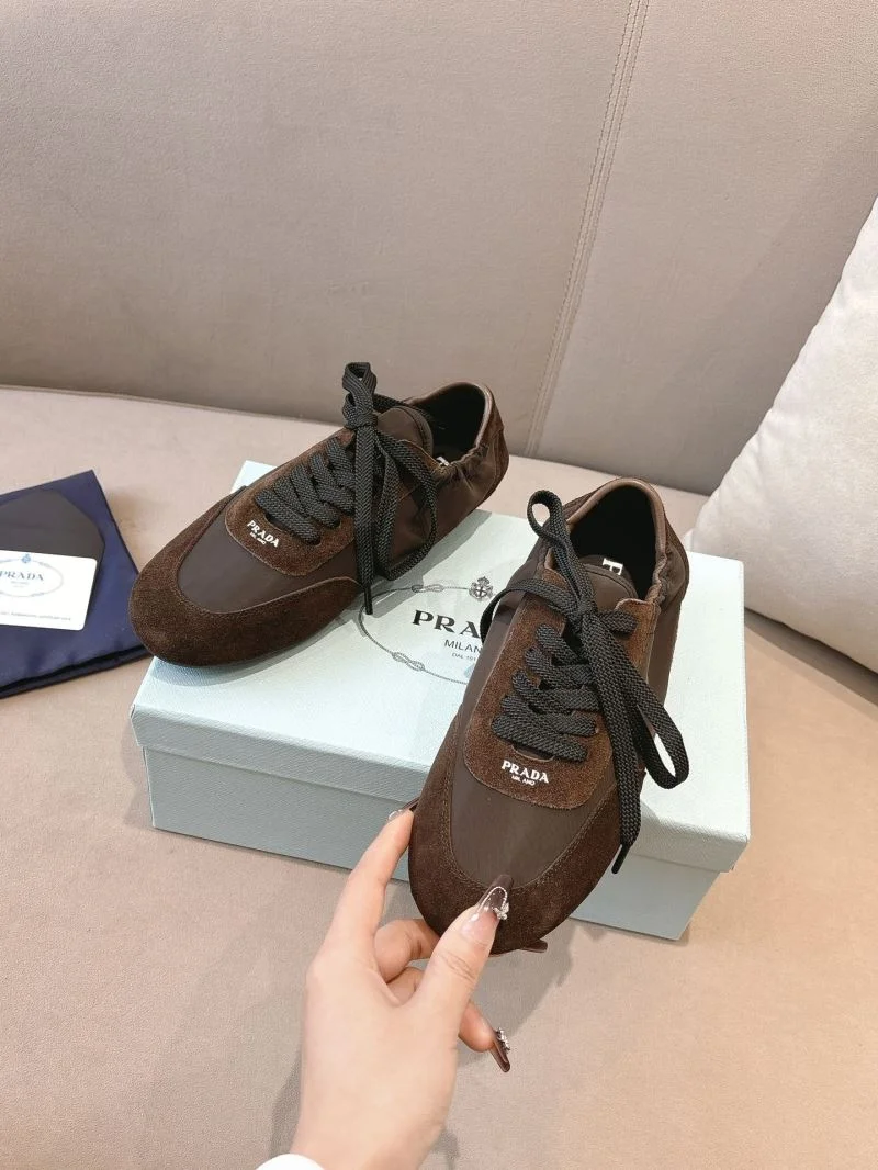 Top mirror Prada Low Shoes