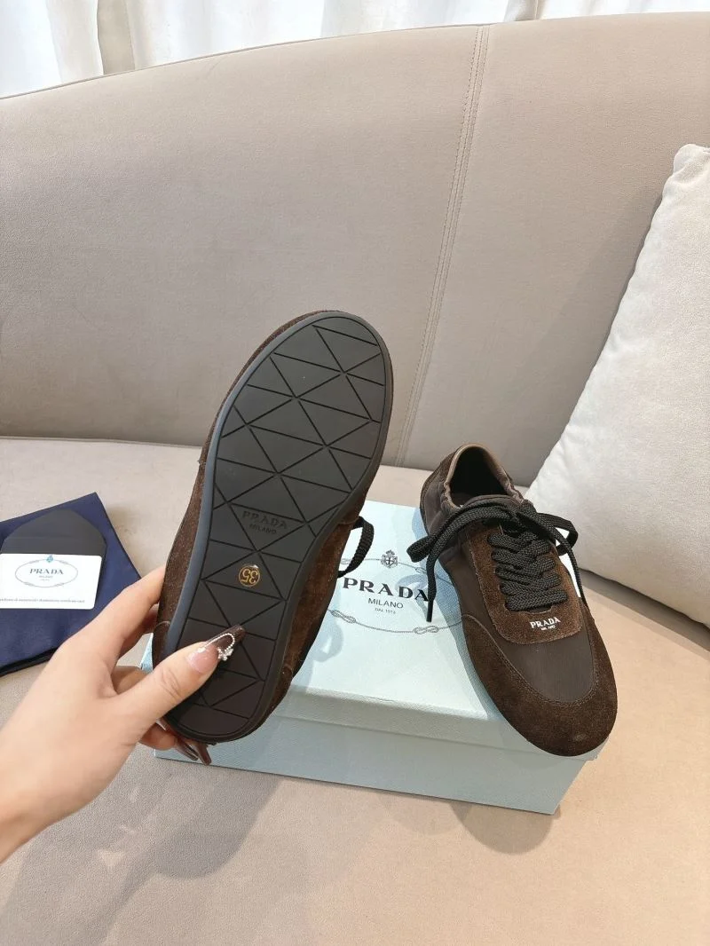 Top mirror Prada Low Shoes