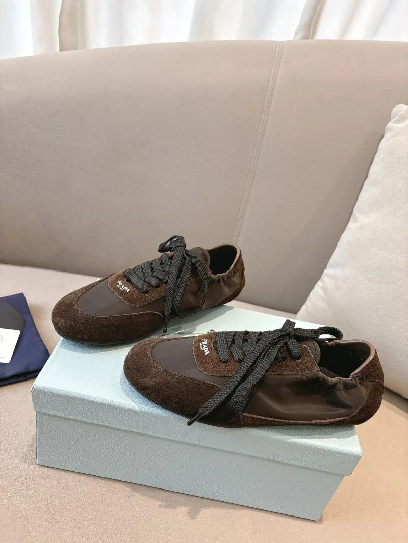 Top mirror Prada Low Shoes