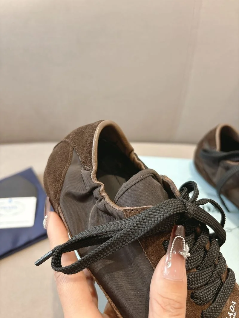 Top mirror Prada Low Shoes