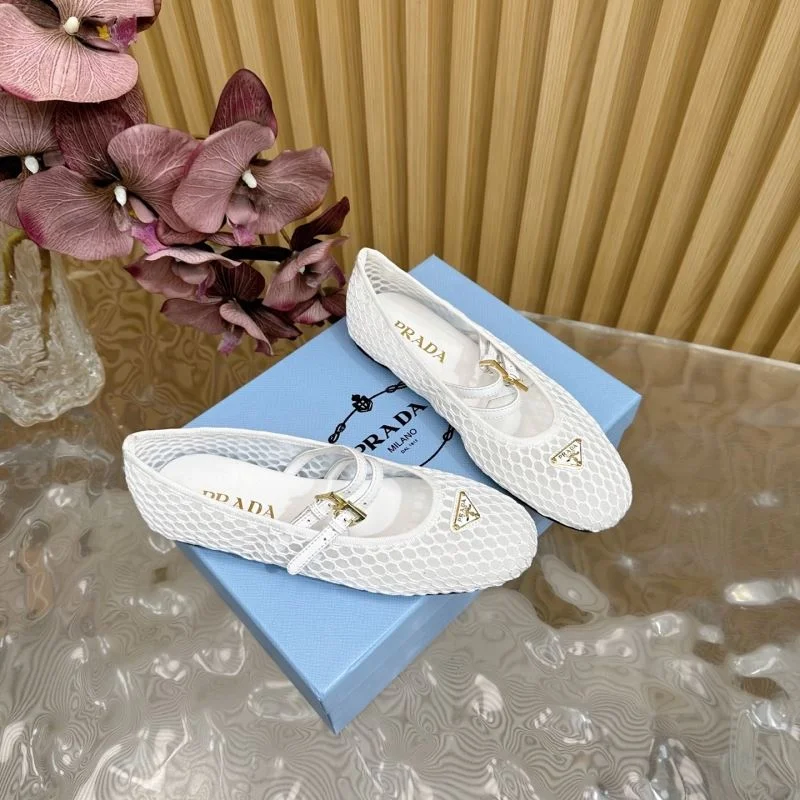 Top match Prada Low Shoes