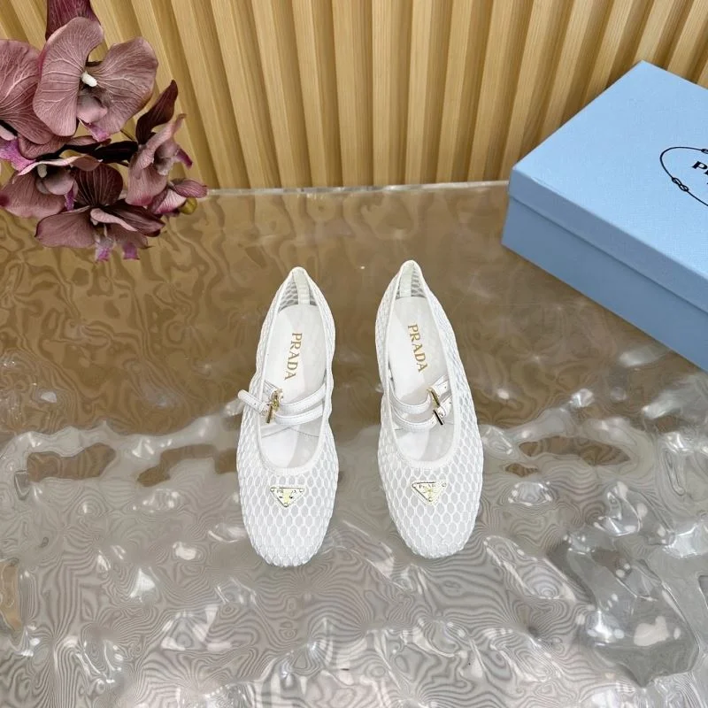 Top match Prada Low Shoes