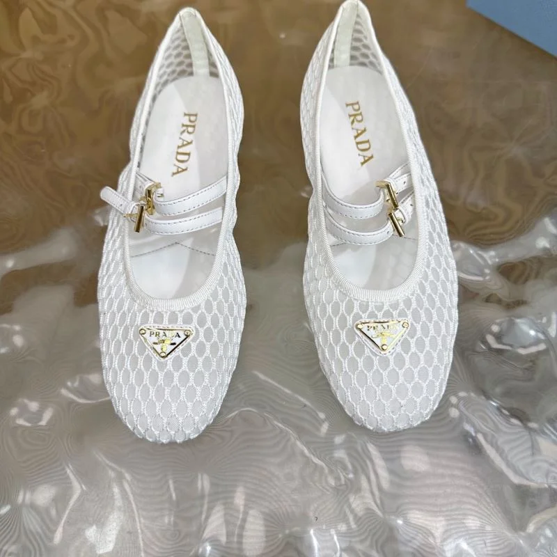 Top match Prada Low Shoes