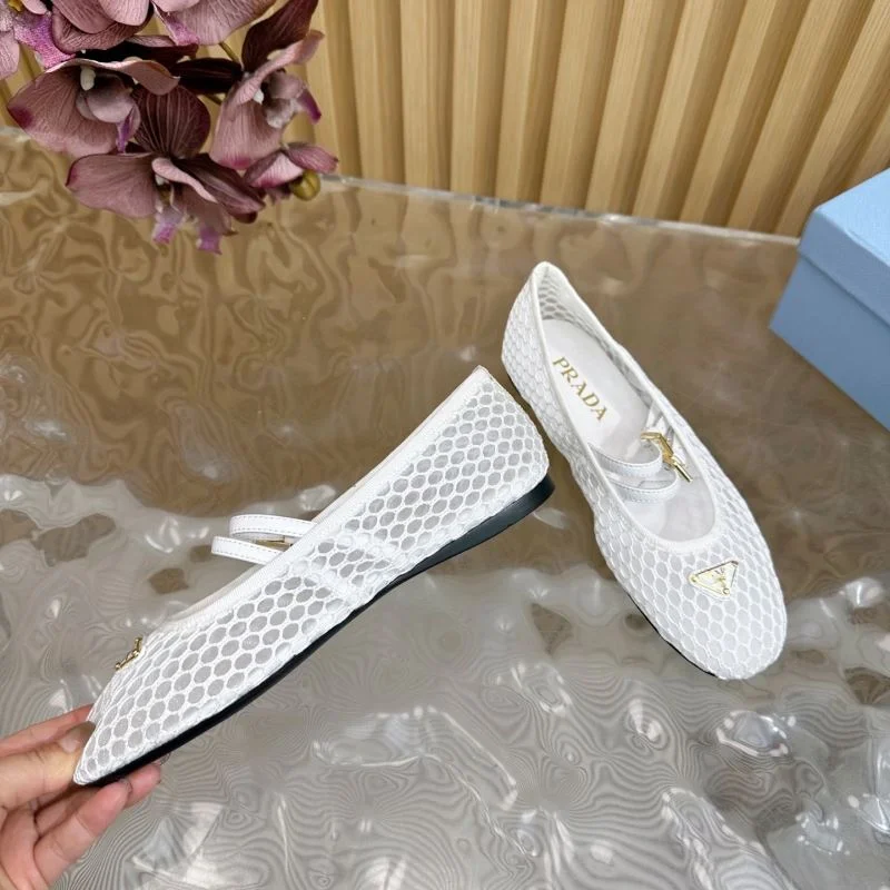 Top match Prada Low Shoes