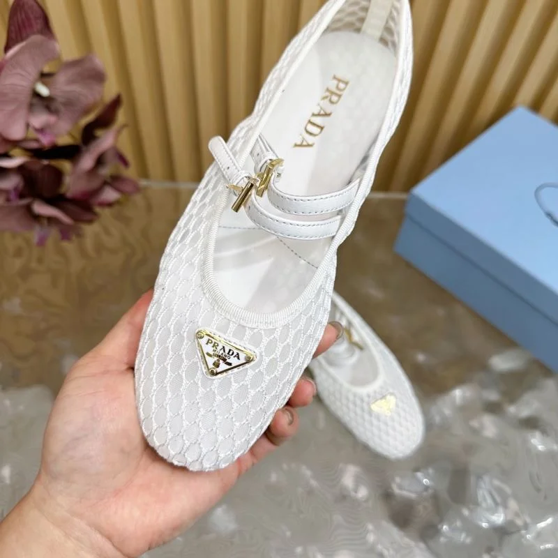 Top match Prada Low Shoes