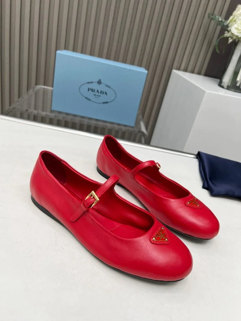 Accurate model Prada Low Shoes