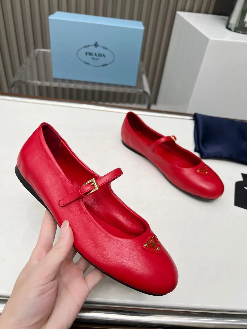 Accurate model Prada Low Shoes
