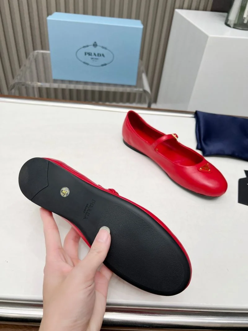 Accurate model Prada Low Shoes
