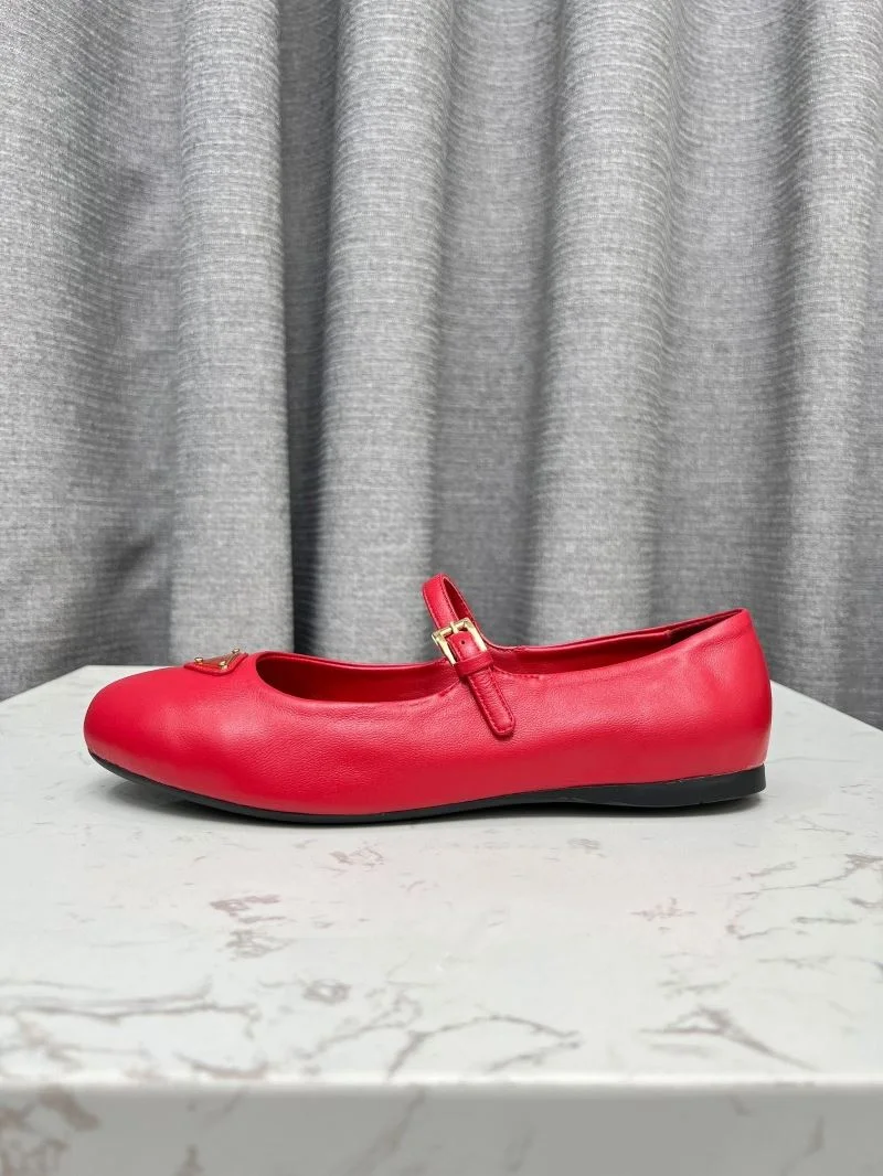 Accurate model Prada Low Shoes