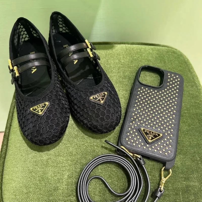 Top mirror Prada Low Shoes