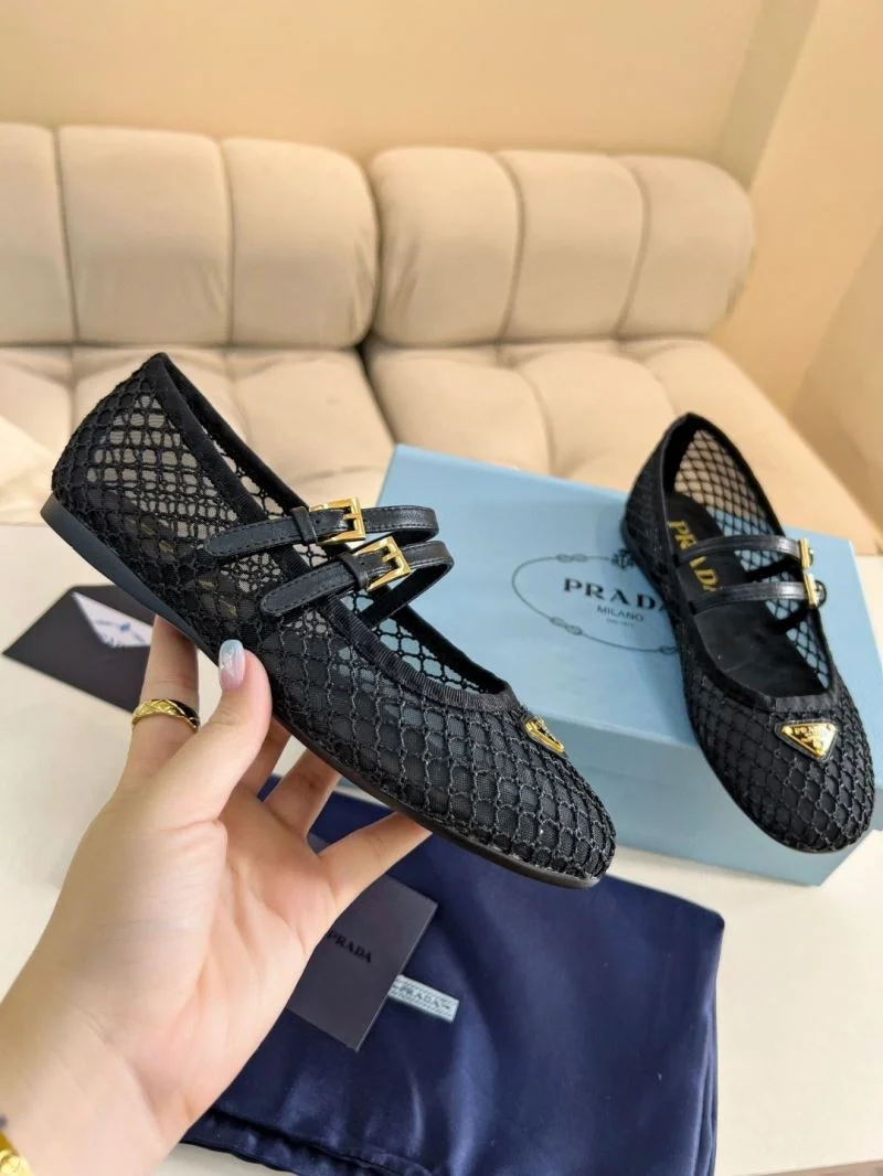 Top mirror Prada Low Shoes