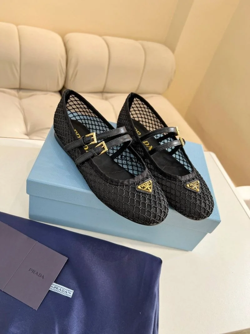 Top mirror Prada Low Shoes