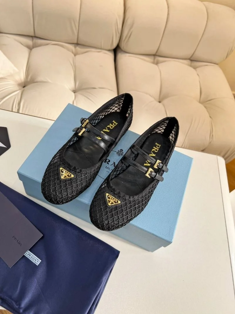 Top mirror Prada Low Shoes