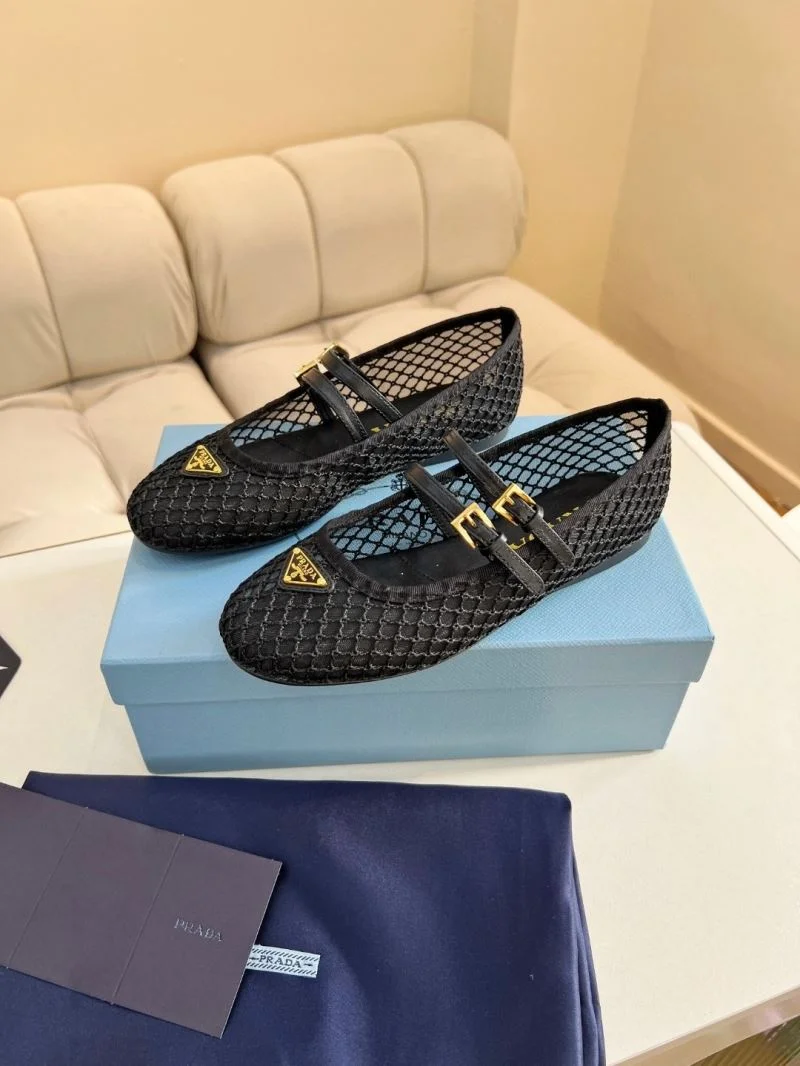Top mirror Prada Low Shoes