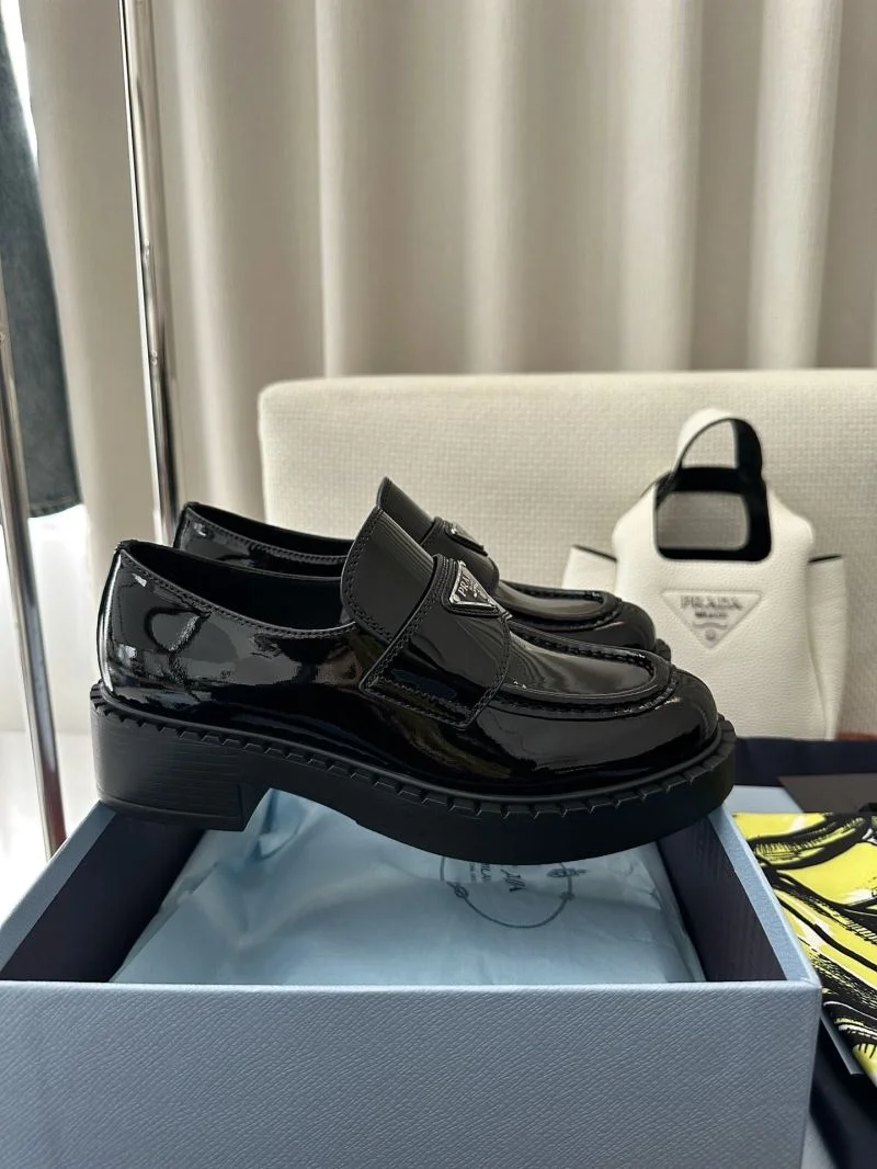 Top mirror Prada Low Shoes