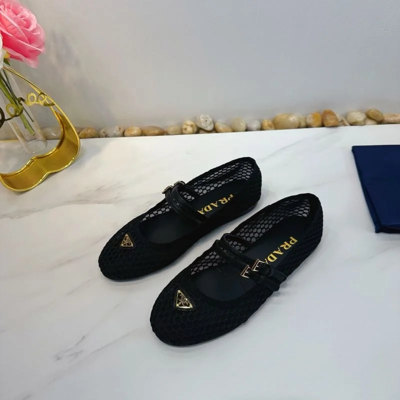 Top mirror Prada Low Shoes