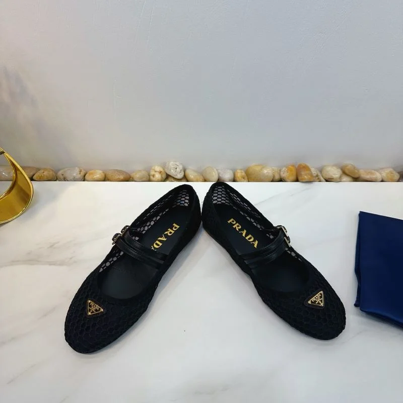 Top mirror Prada Low Shoes