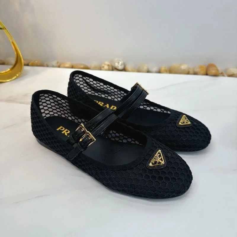 Top mirror Prada Low Shoes