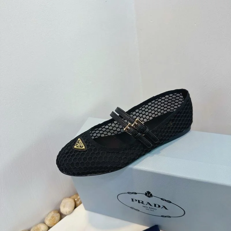 Top mirror Prada Low Shoes