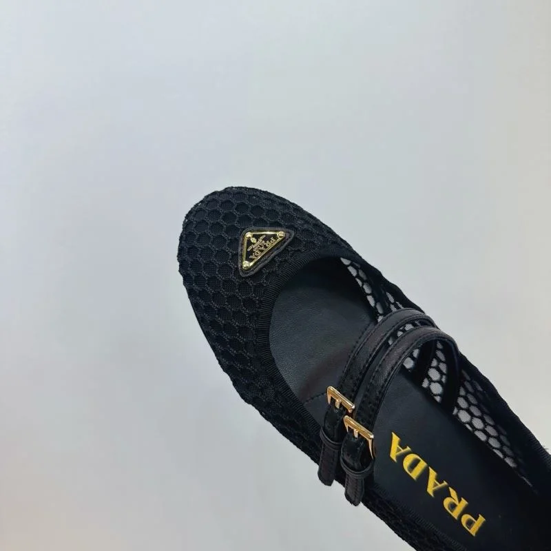 Top mirror Prada Low Shoes