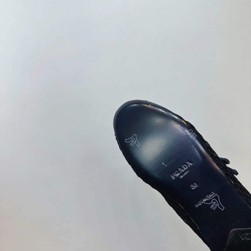 Top mirror Prada Low Shoes