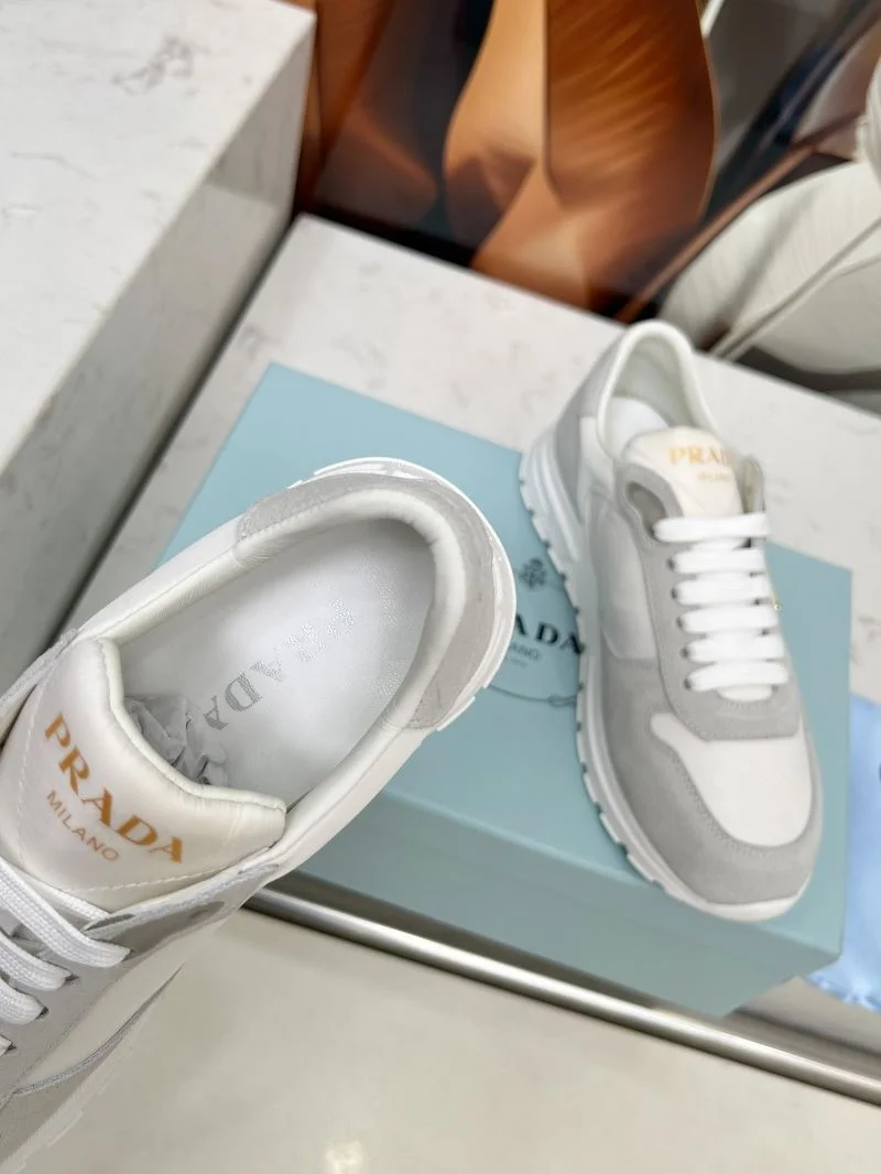 Accurate model Prada Low Shoes