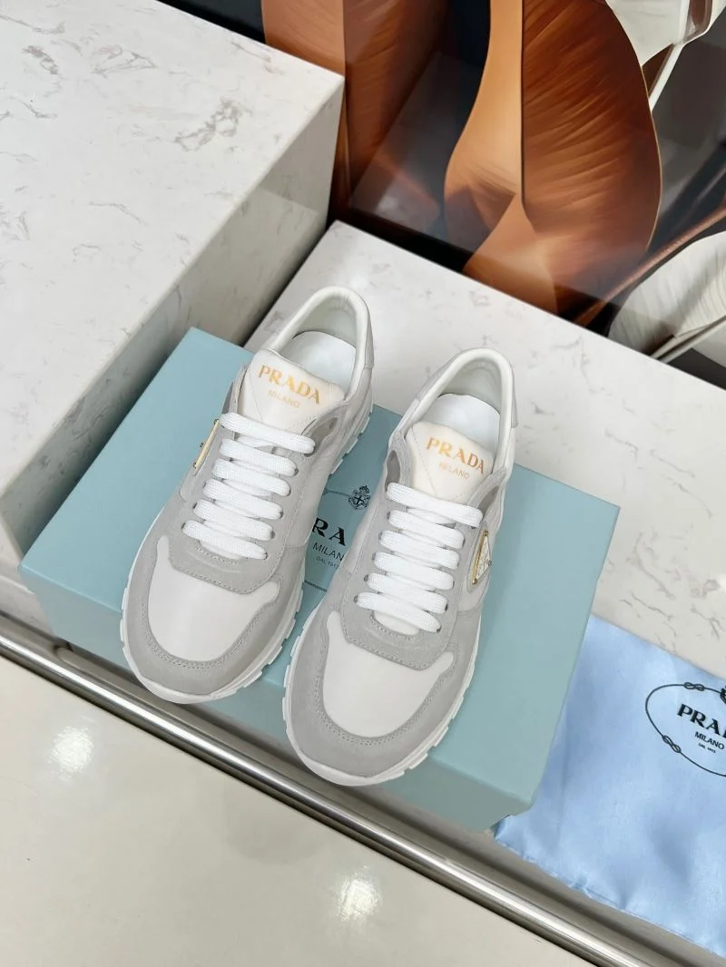 Accurate model Prada Low Shoes
