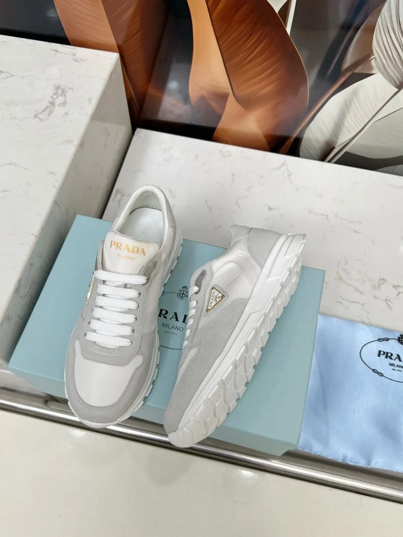 Accurate model Prada Low Shoes