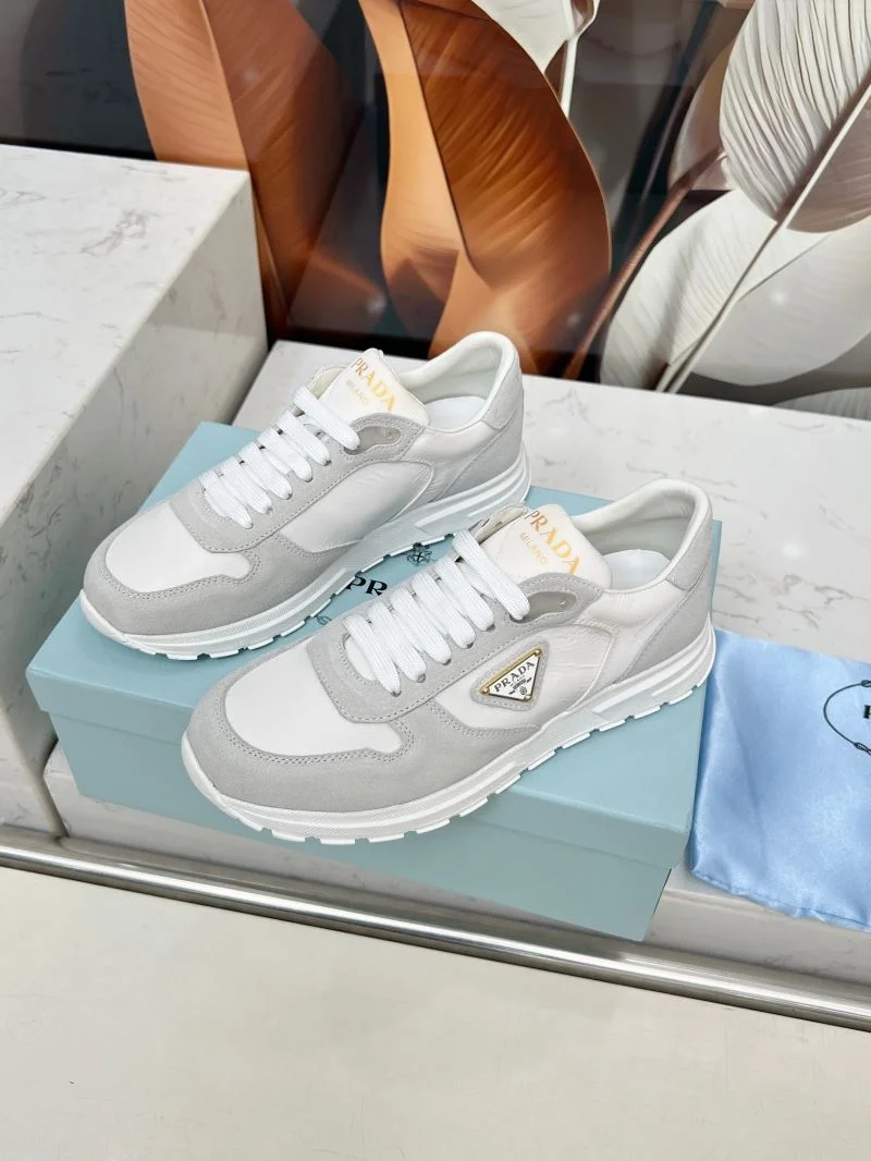 Accurate model Prada Low Shoes