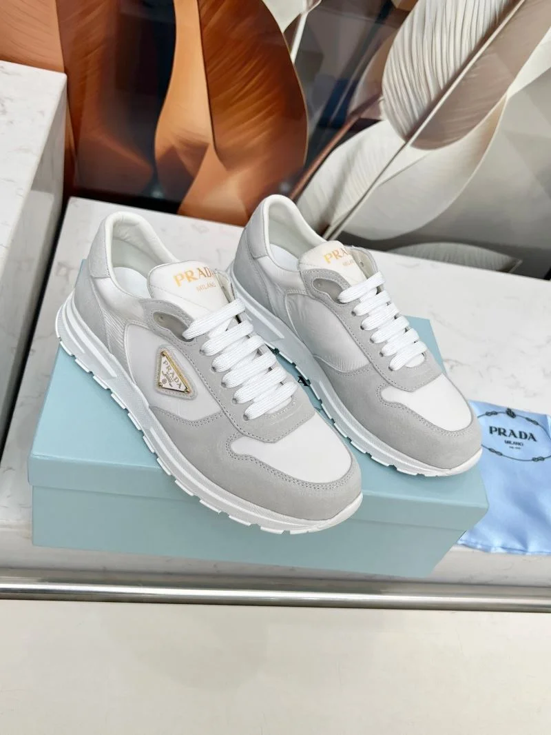 Accurate model Prada Low Shoes