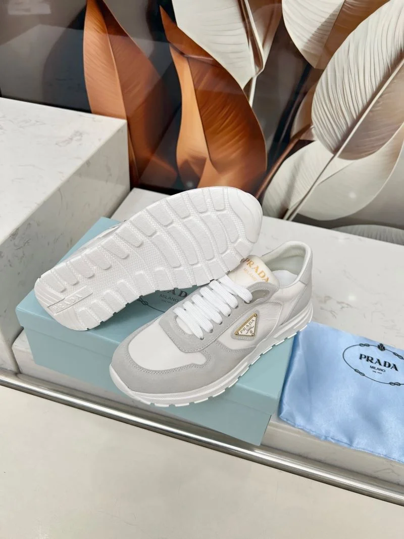 Accurate model Prada Low Shoes