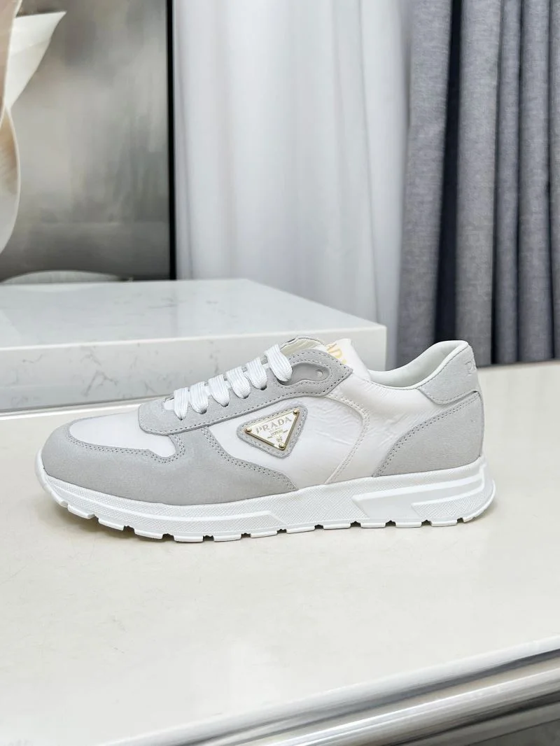 Accurate model Prada Low Shoes