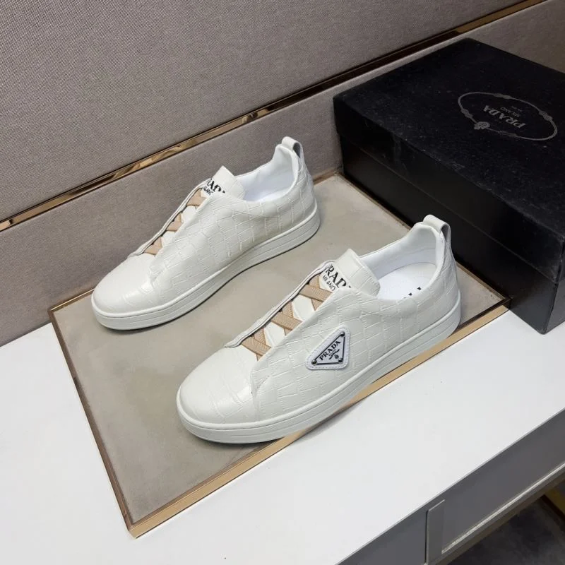 Accurate model Prada Low Shoes