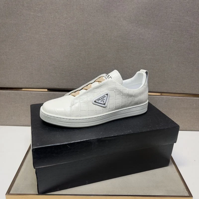 Accurate model Prada Low Shoes