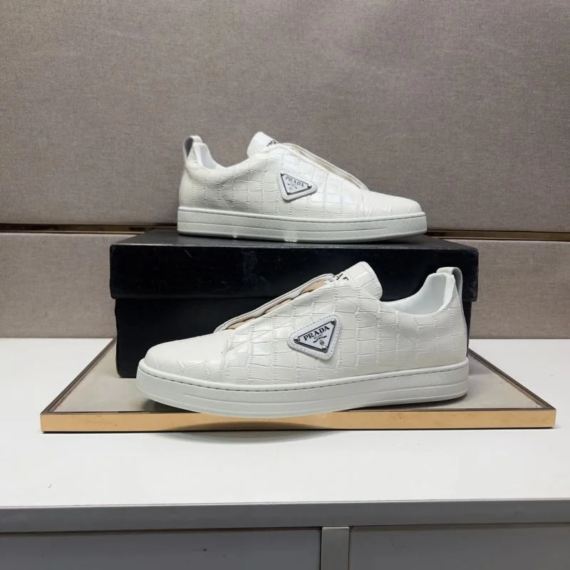 Accurate model Prada Low Shoes