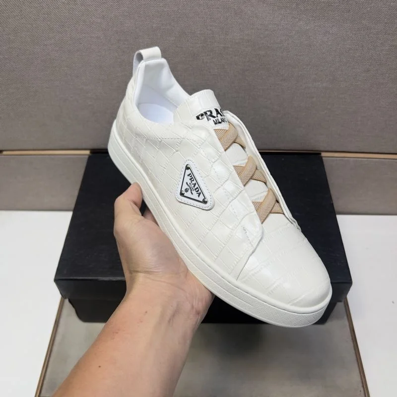 Accurate model Prada Low Shoes