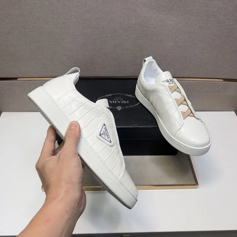 Accurate model Prada Low Shoes