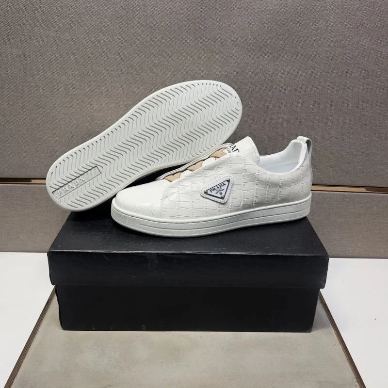 Accurate model Prada Low Shoes