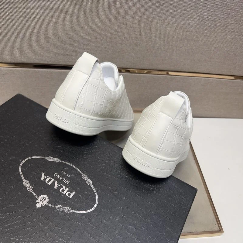Accurate model Prada Low Shoes