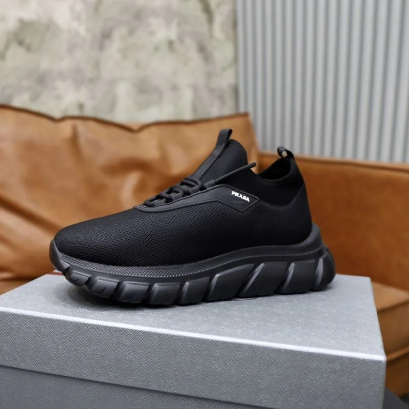 Accurate model Prada Low Shoes