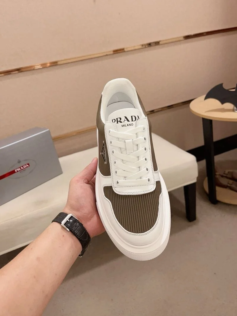 Accurate model Prada Low Shoes