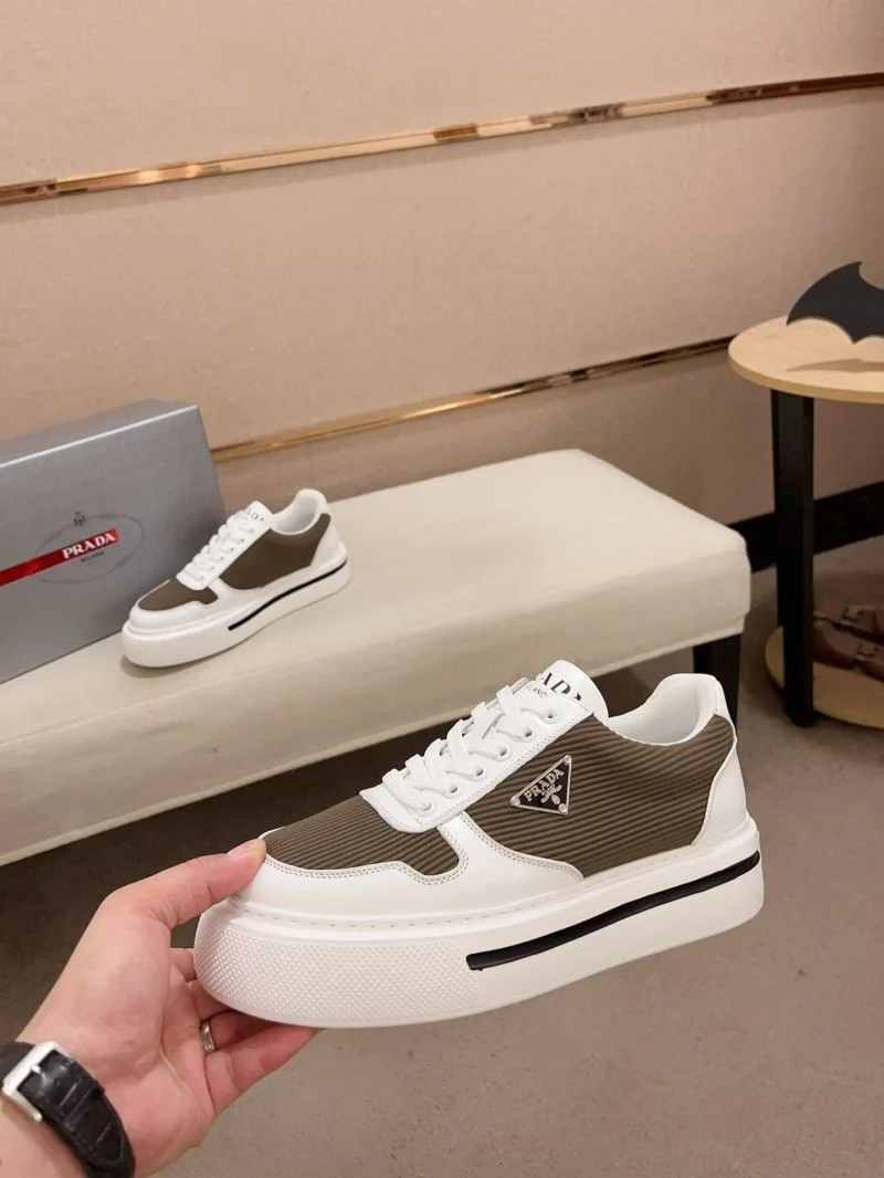 Accurate model Prada Low Shoes