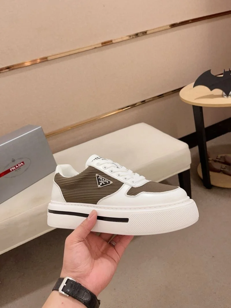 Accurate model Prada Low Shoes