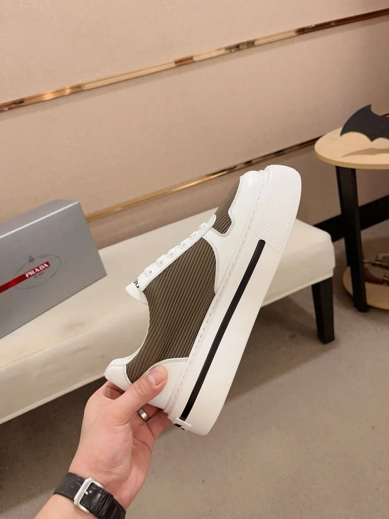 Accurate model Prada Low Shoes
