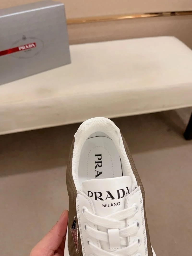 Accurate model Prada Low Shoes