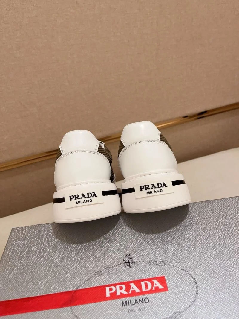 Accurate model Prada Low Shoes